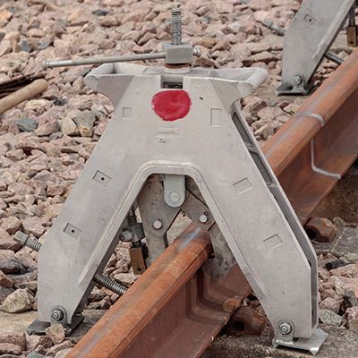 A-Frame Rail Aligner for Aluminothermic Track Welding | Pandrol