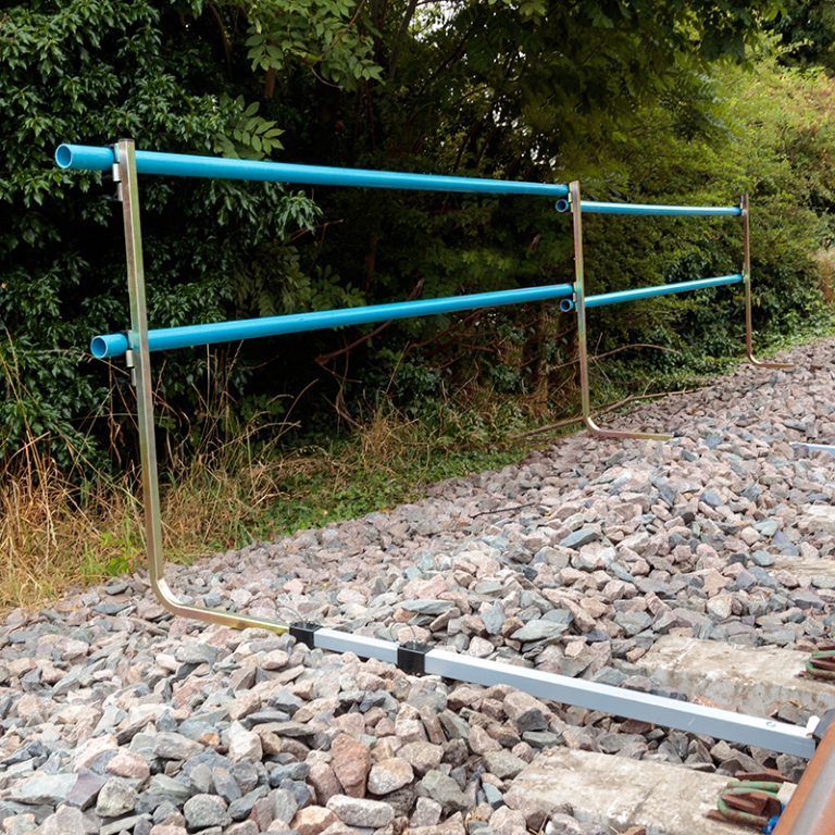 Shoulder Clearance Safety Barrier for Safe Working Conditions | Pandrol