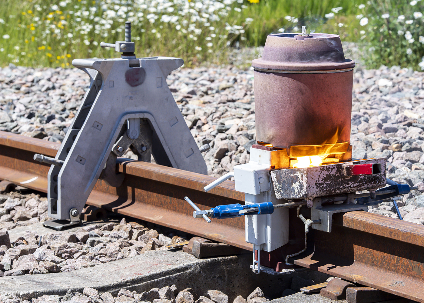 Discover Industry-Leading Aluminothermic Rail Welding - Pandrol